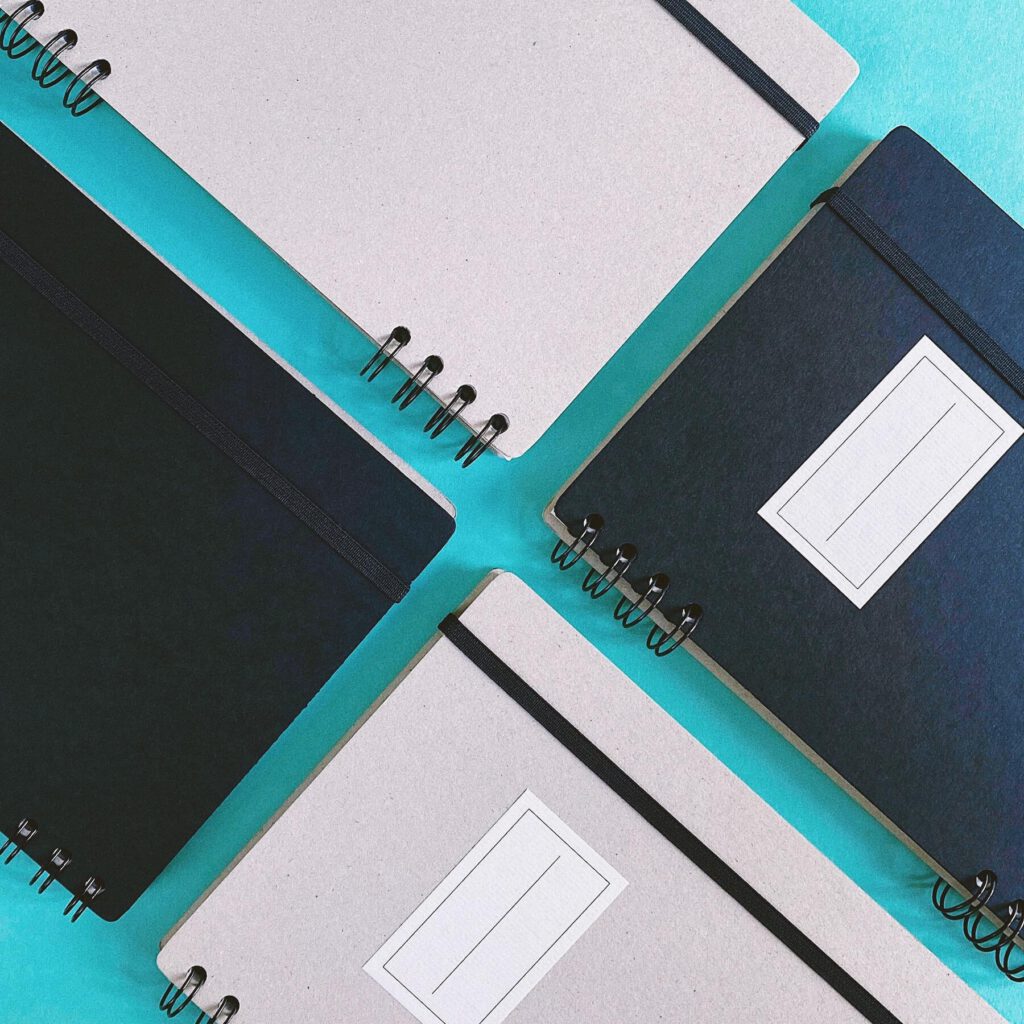 Paragraph paper & graphics. Ilustrace, handlettering & stationery